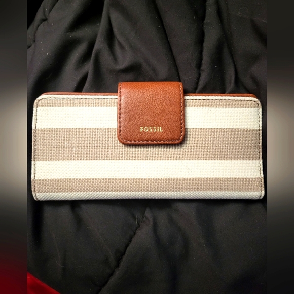 Fossil | Bags | New Fossil Long Wallet | Poshmark